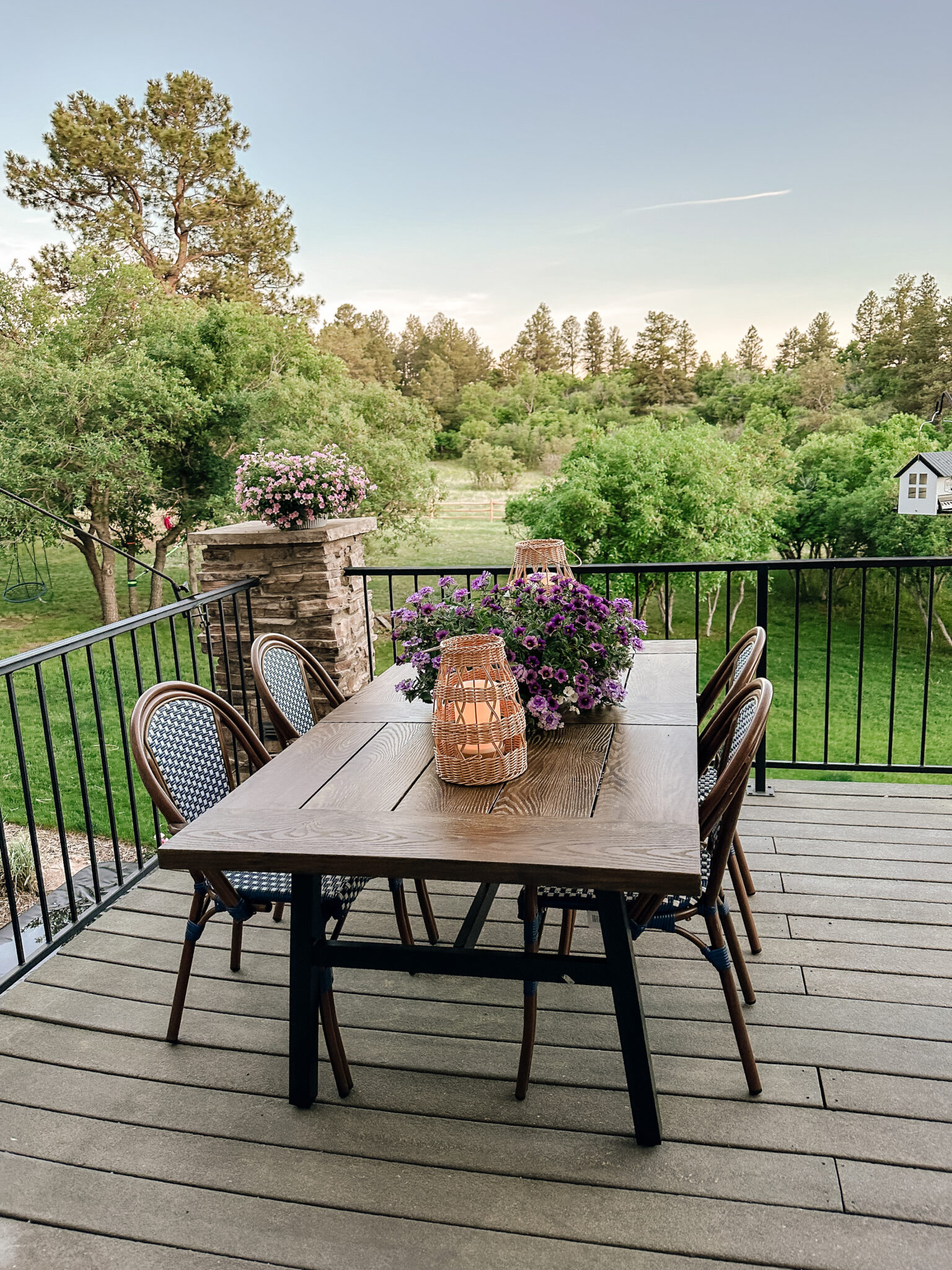 Simple Outdoor Dining Space - Sarah Joy